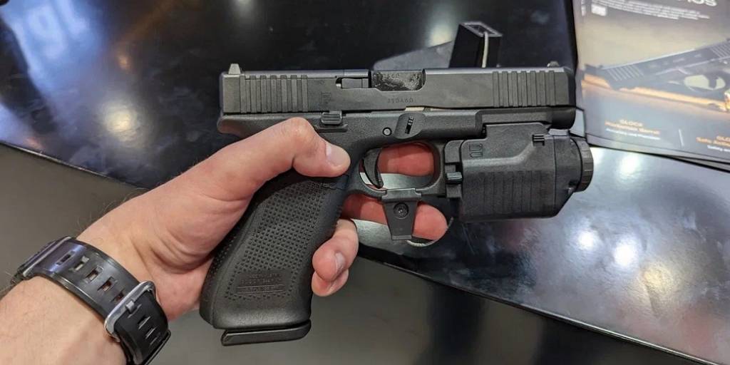 Пистолет G47 MOS показали в Абу-Даби | Военное дело